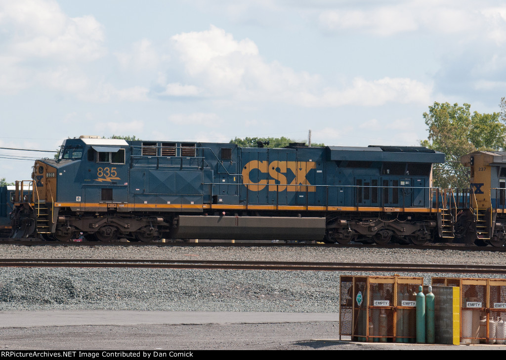 CSX 835